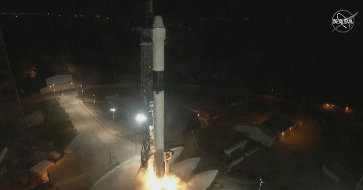 SpaceX booster successfully lands for 50th time