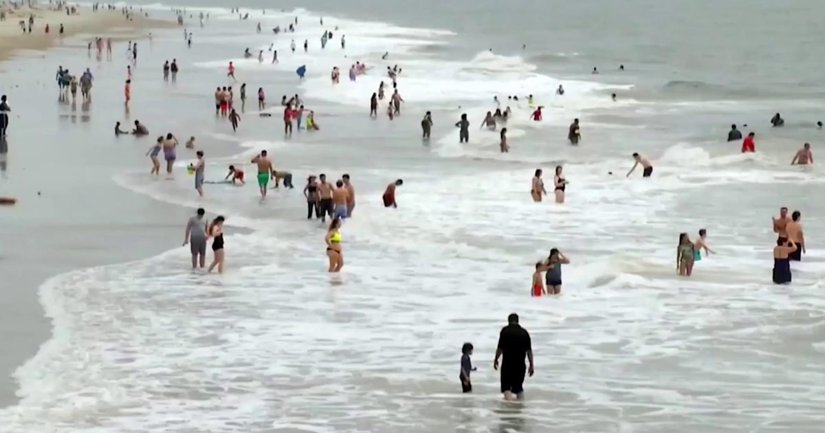 Debate over lockdown of open spaces intensifies as Georgia reopens beaches