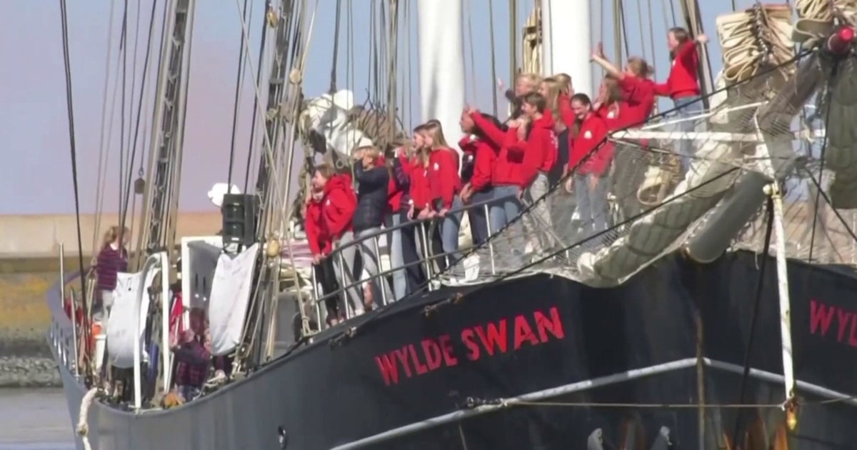 Dutch students reunite with their families after 5-week Atlantic crossing