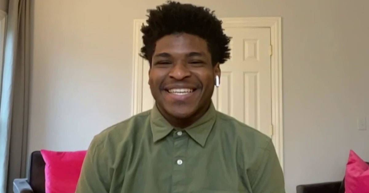 Jerry from ‘Cheer’ surprises Hoda and Jenna for International Dance Day