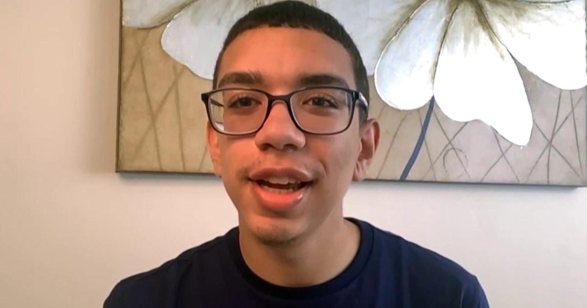 Meet the 16-year-old teaching math lessons on TikTok