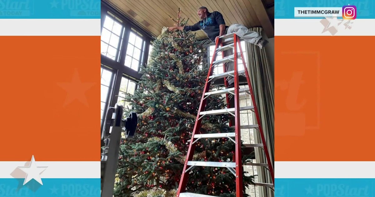 Tim McGraw and Faith Hill have a HUGE Christmas tree
