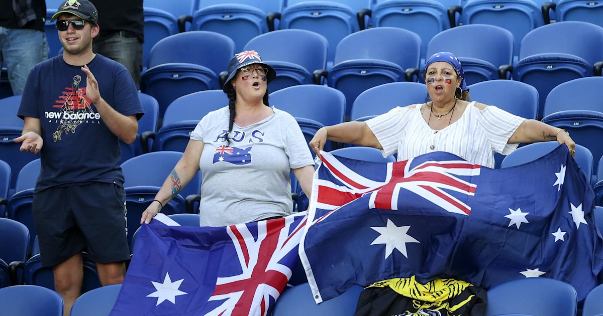 Australian Open set to begin with fans in stands