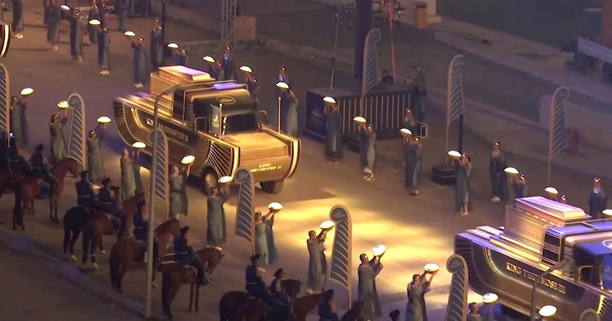 Cairo parade of mummies aims to boost Egypt tourism