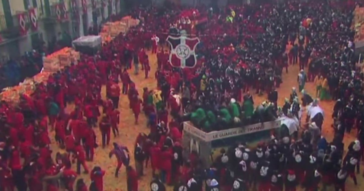Watch giant food fight conducted with oranges in Italy