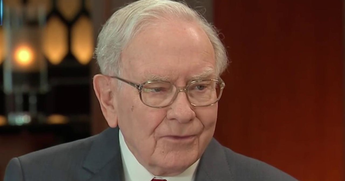 Warren Buffett weighs in on the FBI-Apple face-off