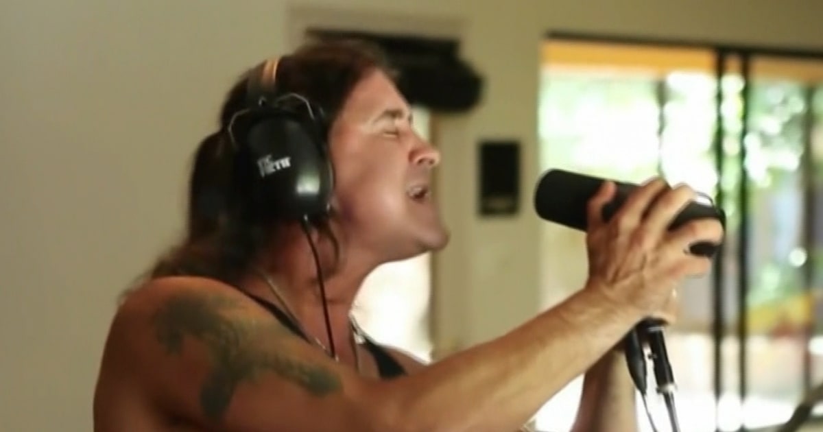 Former Creed lead singer says he’s nearly broke, living in a Holiday Inn