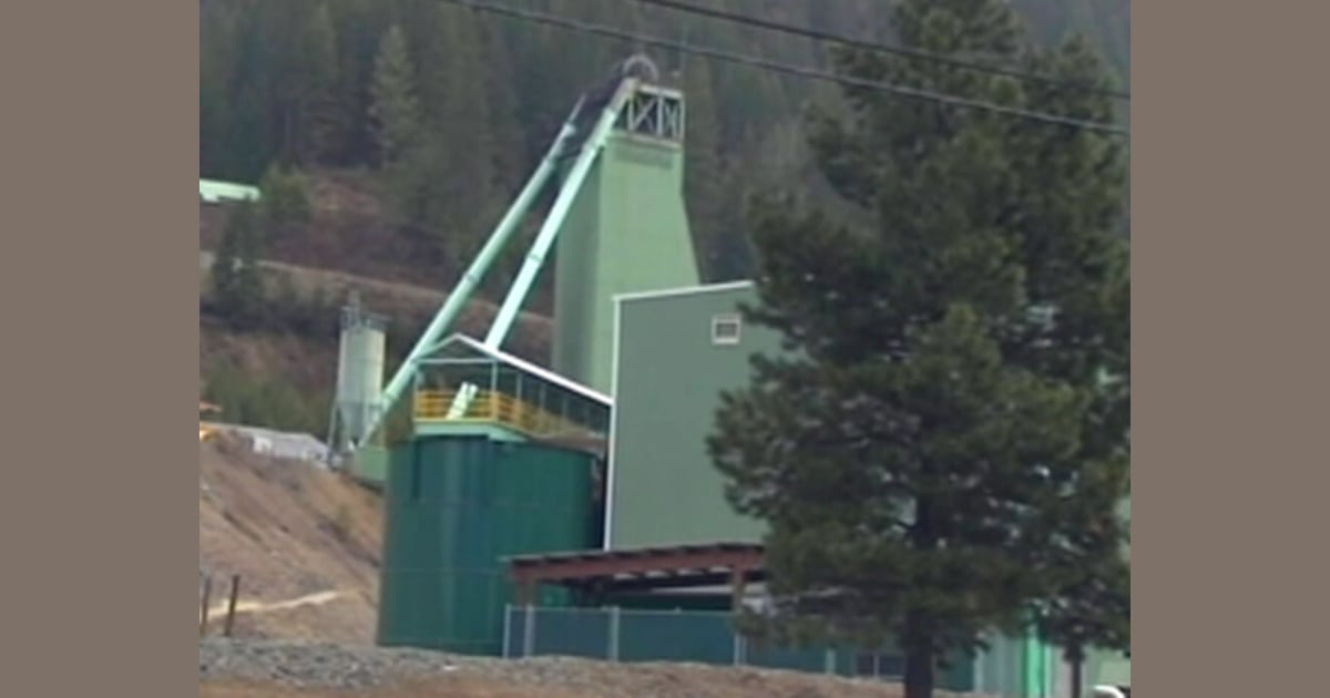 Seven miners safe after rock collapse