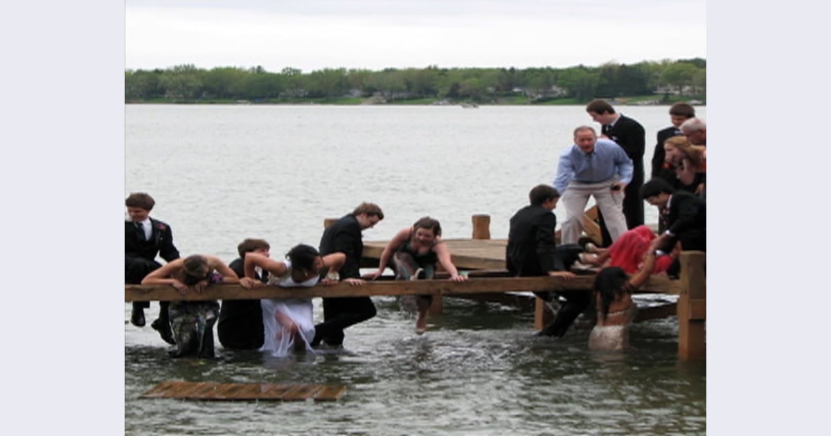 Pier collapses during prom photo op