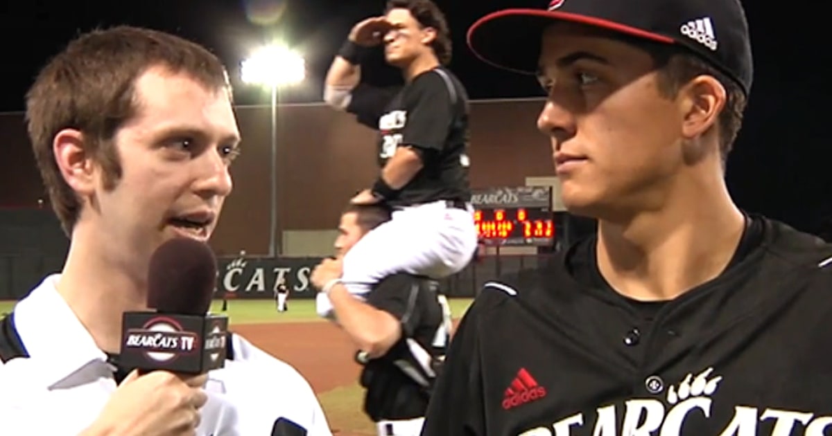 Videobomb! Baseball players crash press interviews