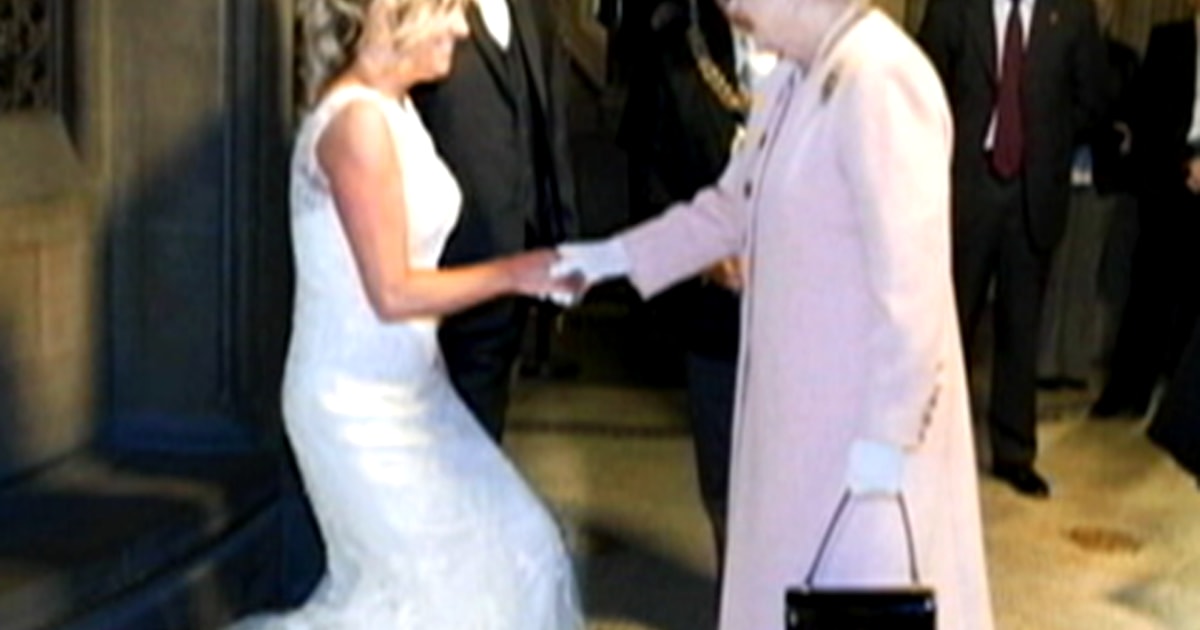 Wedding crasher! Queen surprises British couple