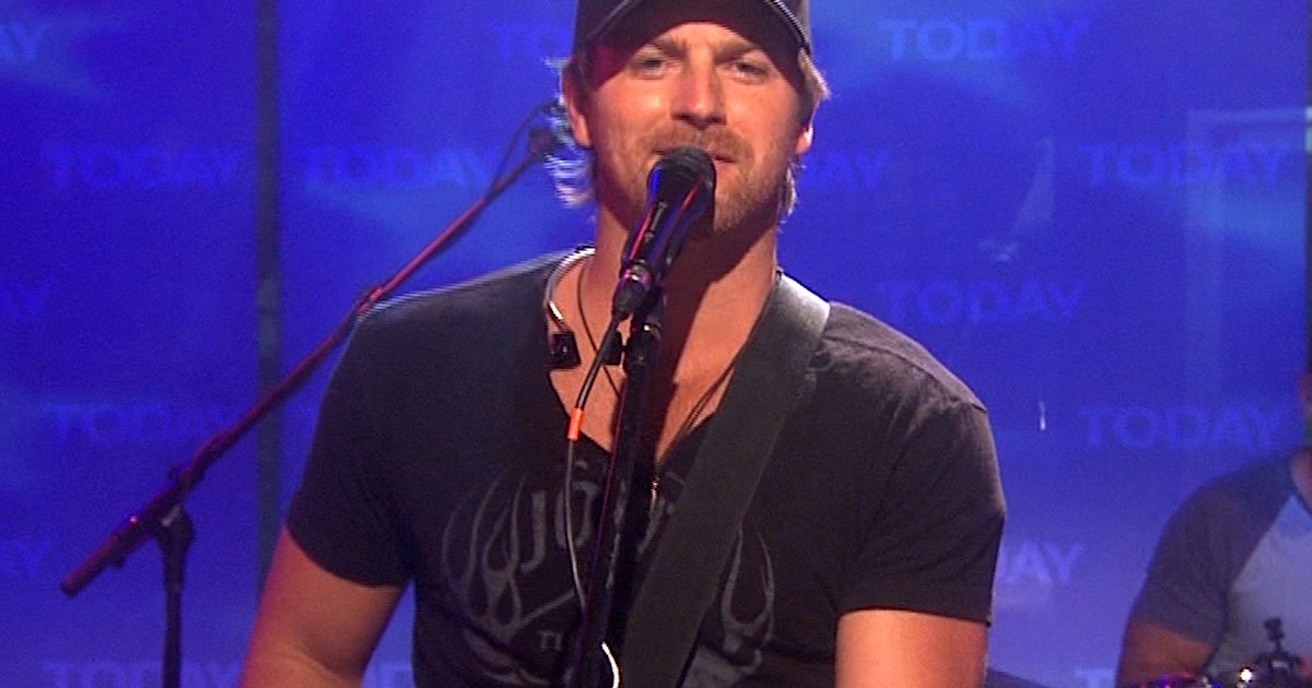 Kip Moore sings ‘Somethin’ ’Bout a Truck’