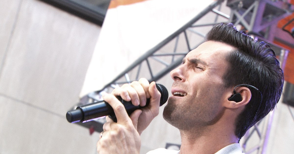 Maroon 5 performs ‘Maps’ live on TODAY