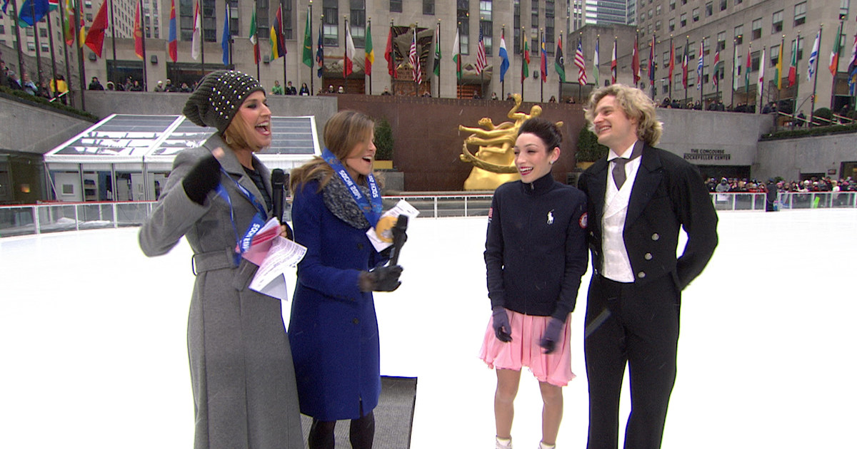 Skating champs take to ice at Rockefeller Center