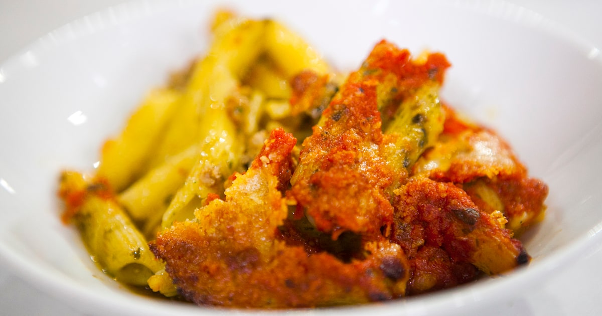 Make Giada De Laurentiis' easy and cheesy Italian casserole recipes