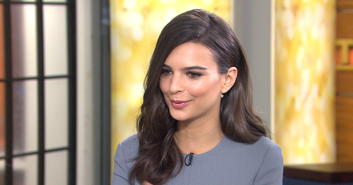 Emily Ratajkowski: Kissing Ben Affleck was ‘surreal’