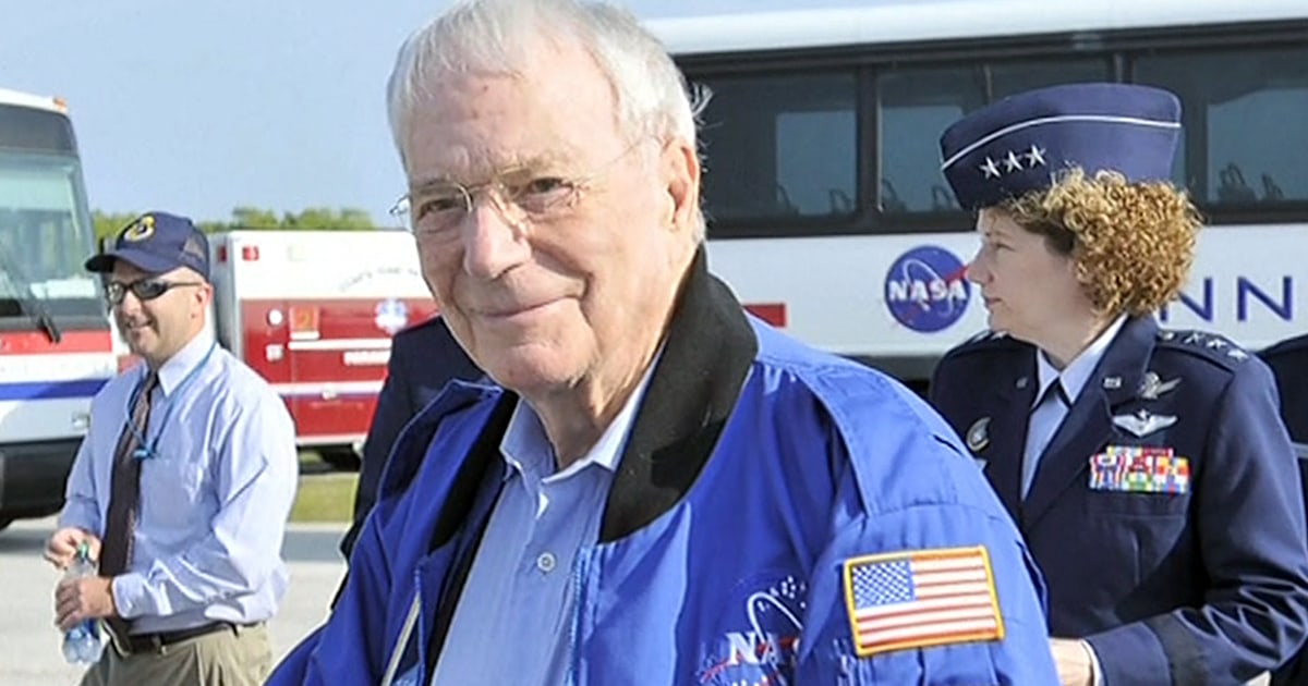 Astronaut Scott Carpenter, second to orbit Earth, dies at 88