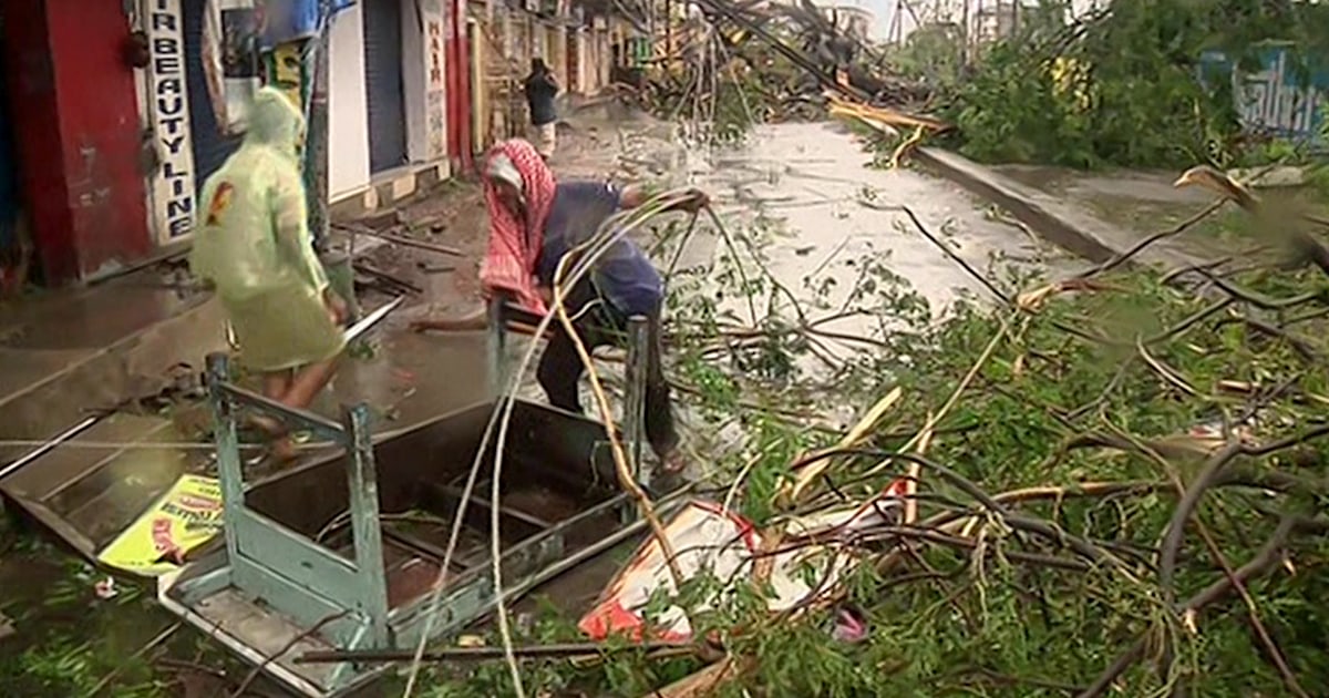 Deadly cyclone sweeps through India