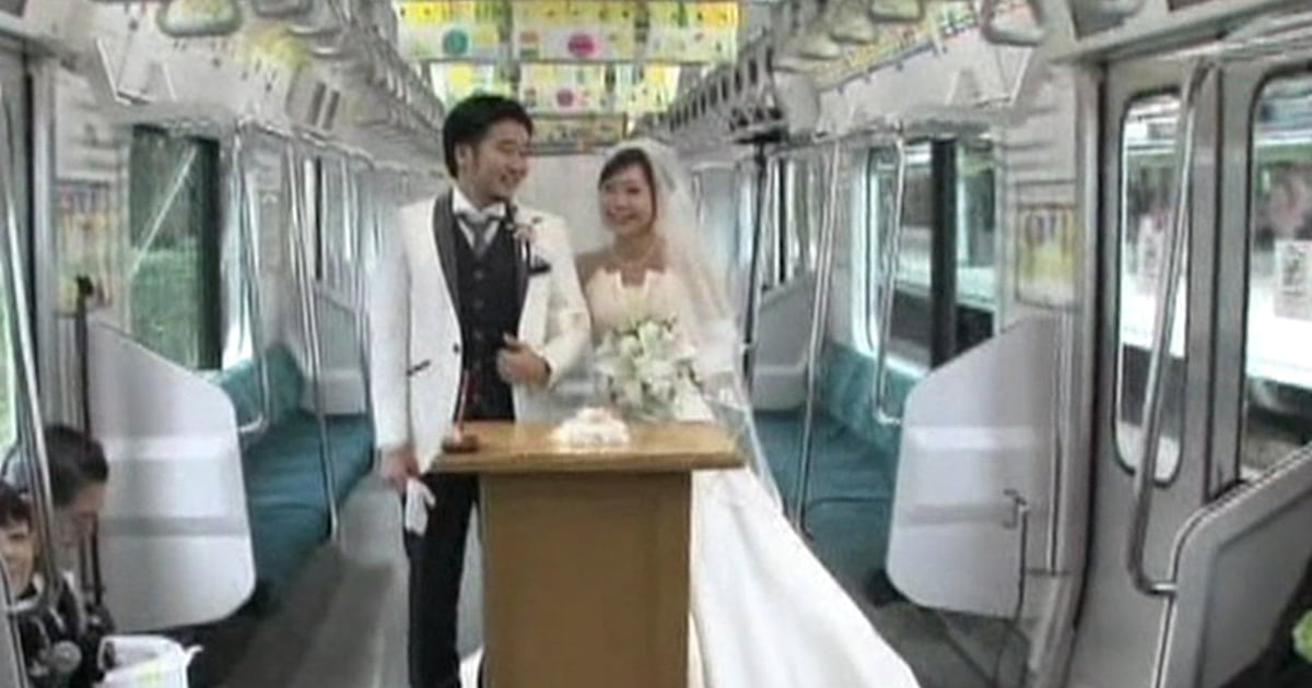 Japanese couple wed aboard commuter train
