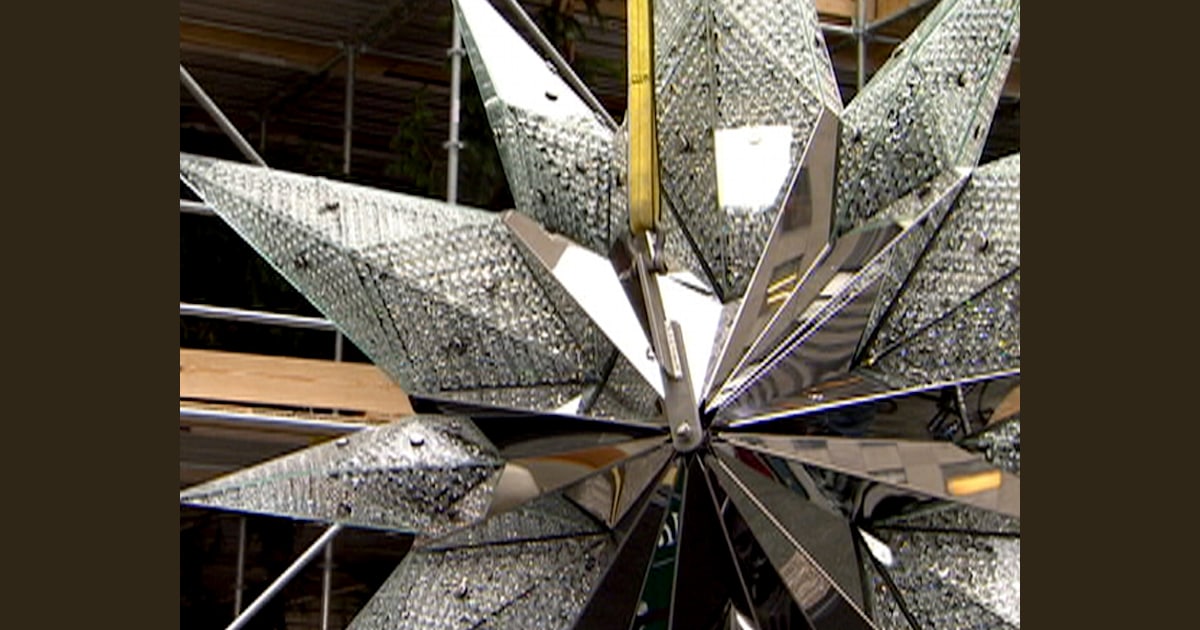 Swarovski star will top Rockefeller Center tree