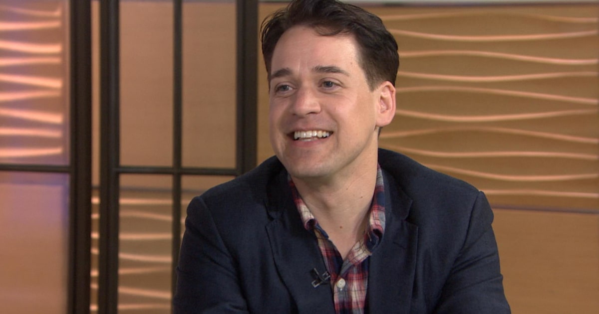 T. R. Knight talks about new series ‘11.22.63’