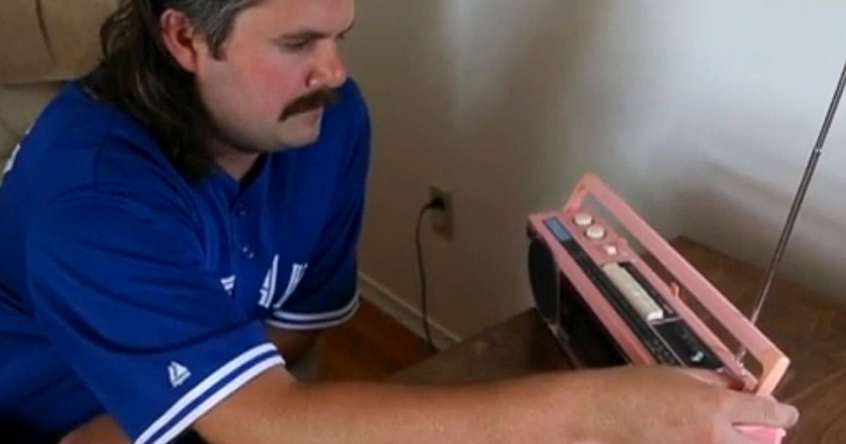 Dad vs. iPad: Man bans post-1986 tech for family