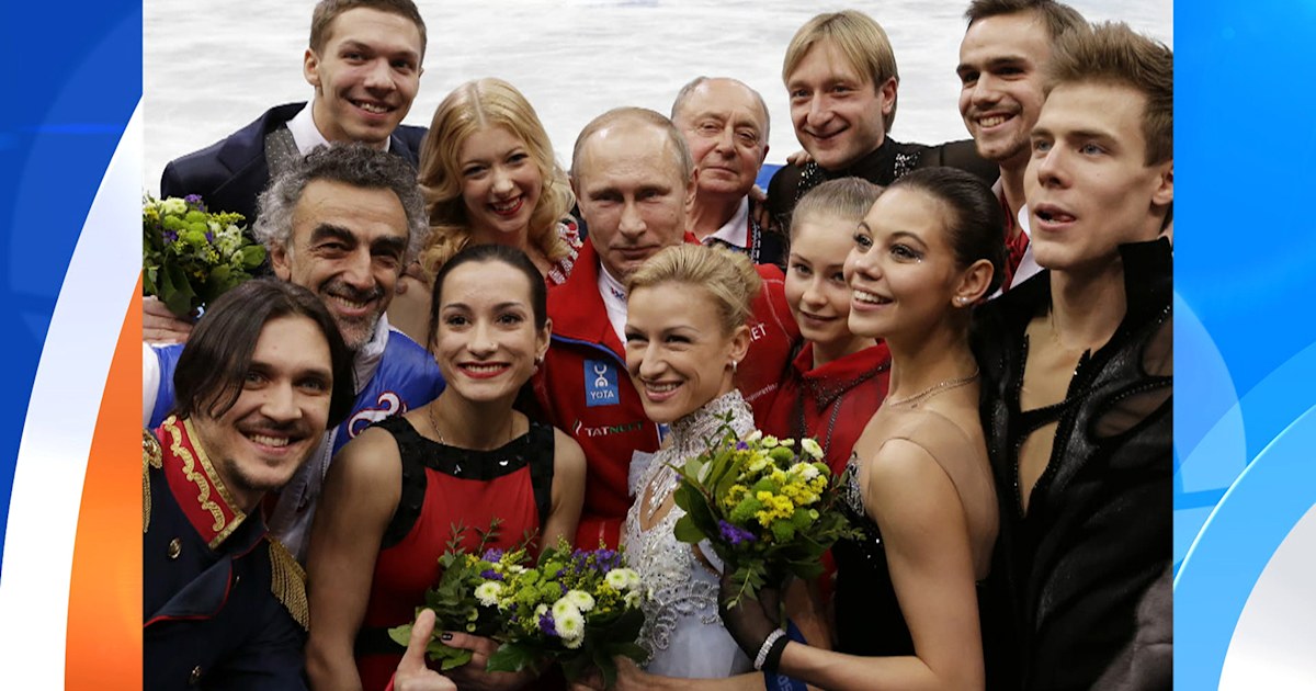 Vladimir Putin poses for pix with Olympic fans