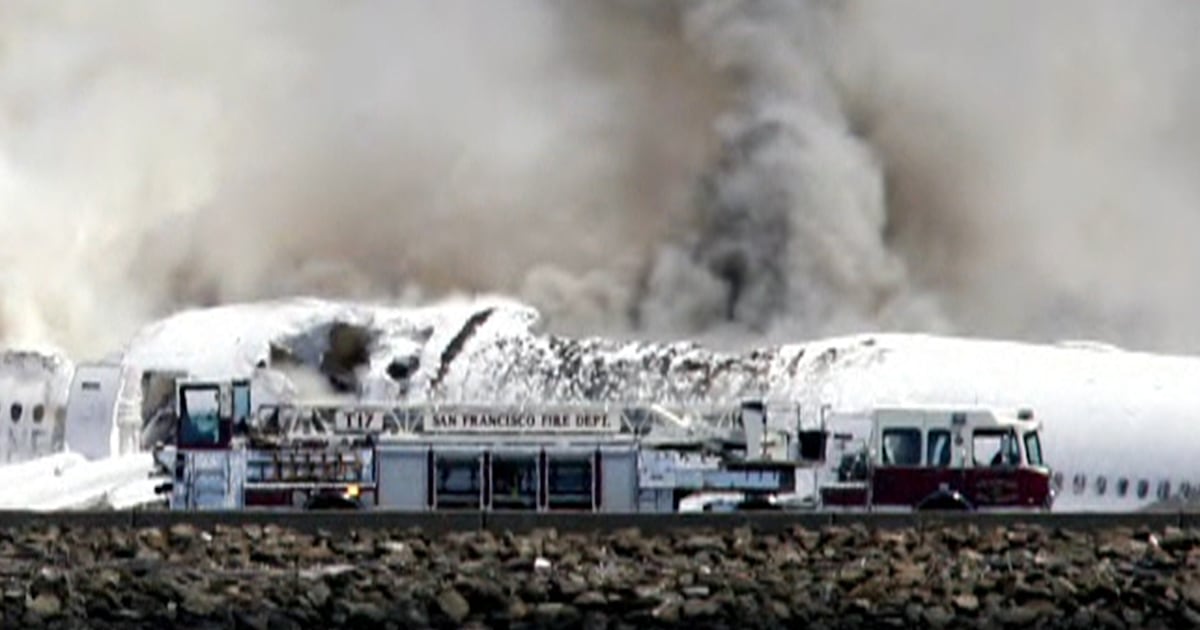 2 dead, hundreds injured after Flight 214 crash