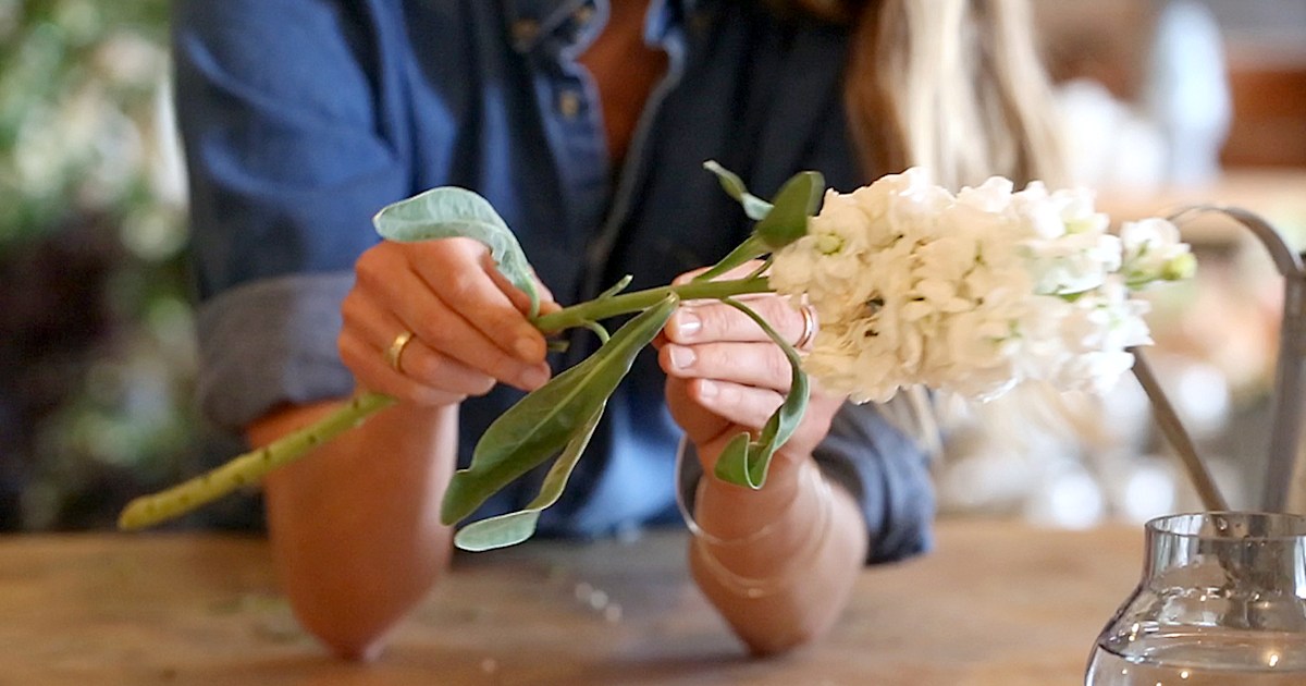 3 DIY ways to make flowers last longer