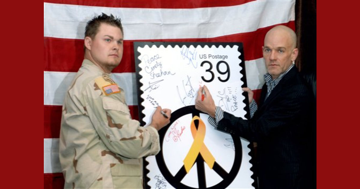 Stipe, Moby rock against Iraq War