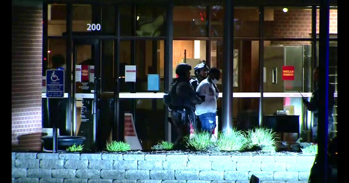 Minnesota bank standoff ends with hostages safely freed