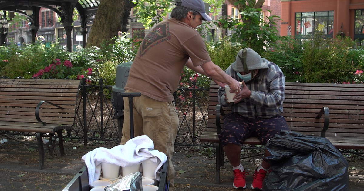 2 formerly homeless people talk with Carson Daly about how housing ...