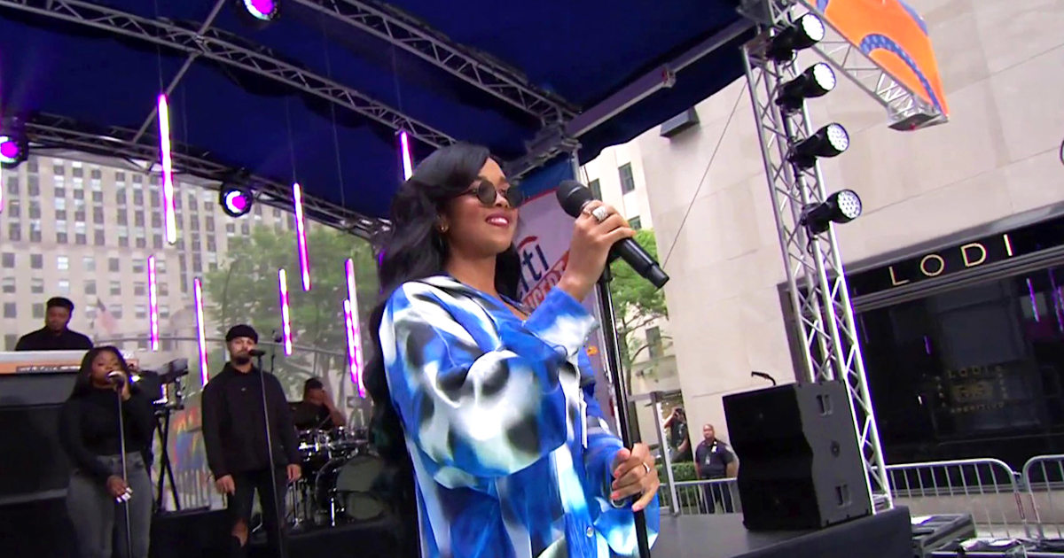 H.E.R. performs ‘Damage’ on TODAY