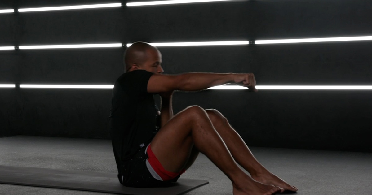 An 8-minute core workout from FightCamp trainer Flo Master