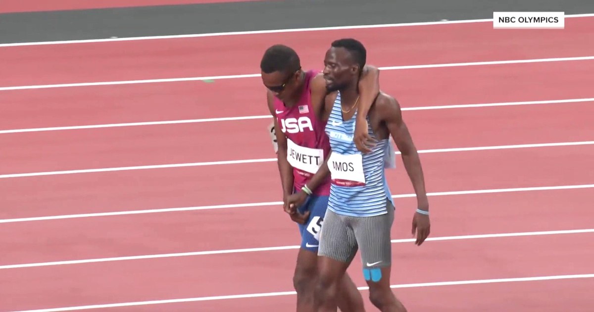 US runner finishes race arm in arm with competitor who accidentally ...