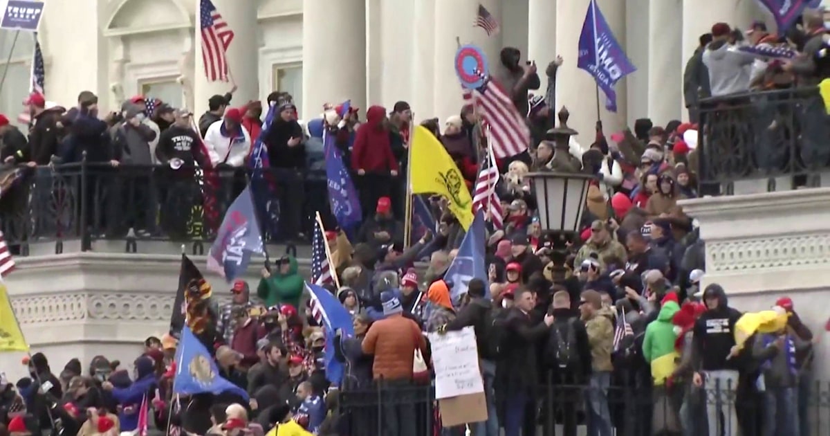2 Seattle officers fired for alleged involvement in Jan. 6 riot