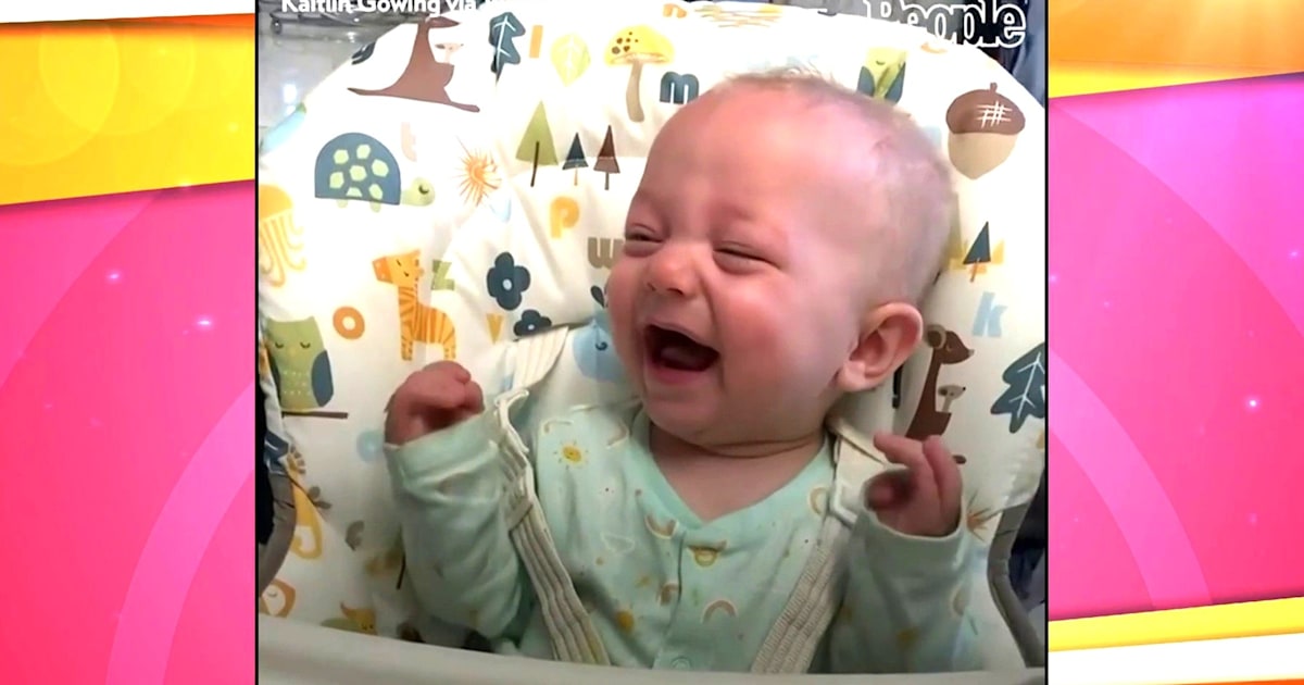 This baby thinks his brother playing a kazoo is hilarious