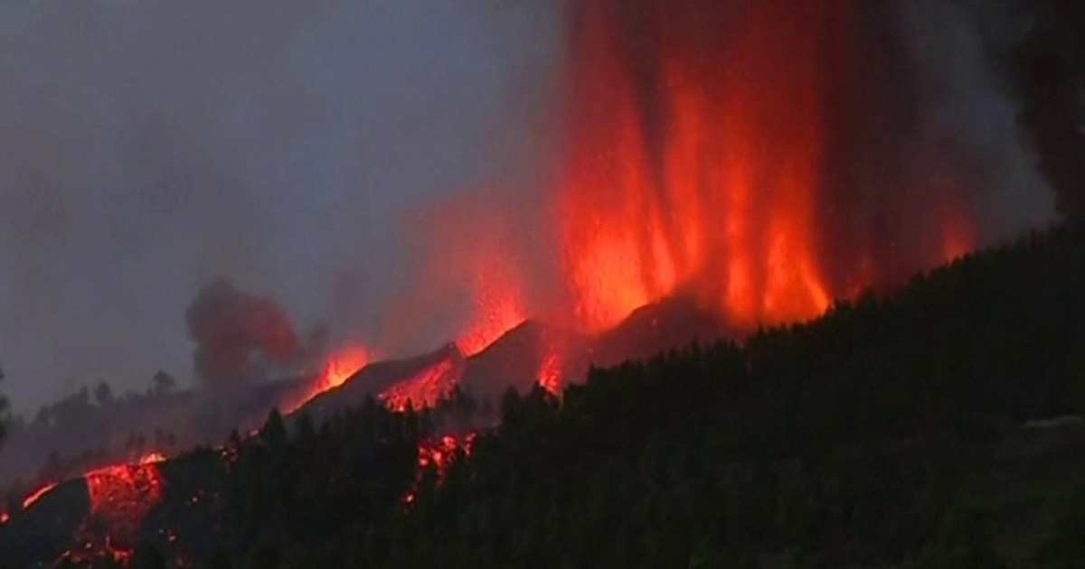 Volcano forces thousands to evacuate in Spain’s Canary Islands