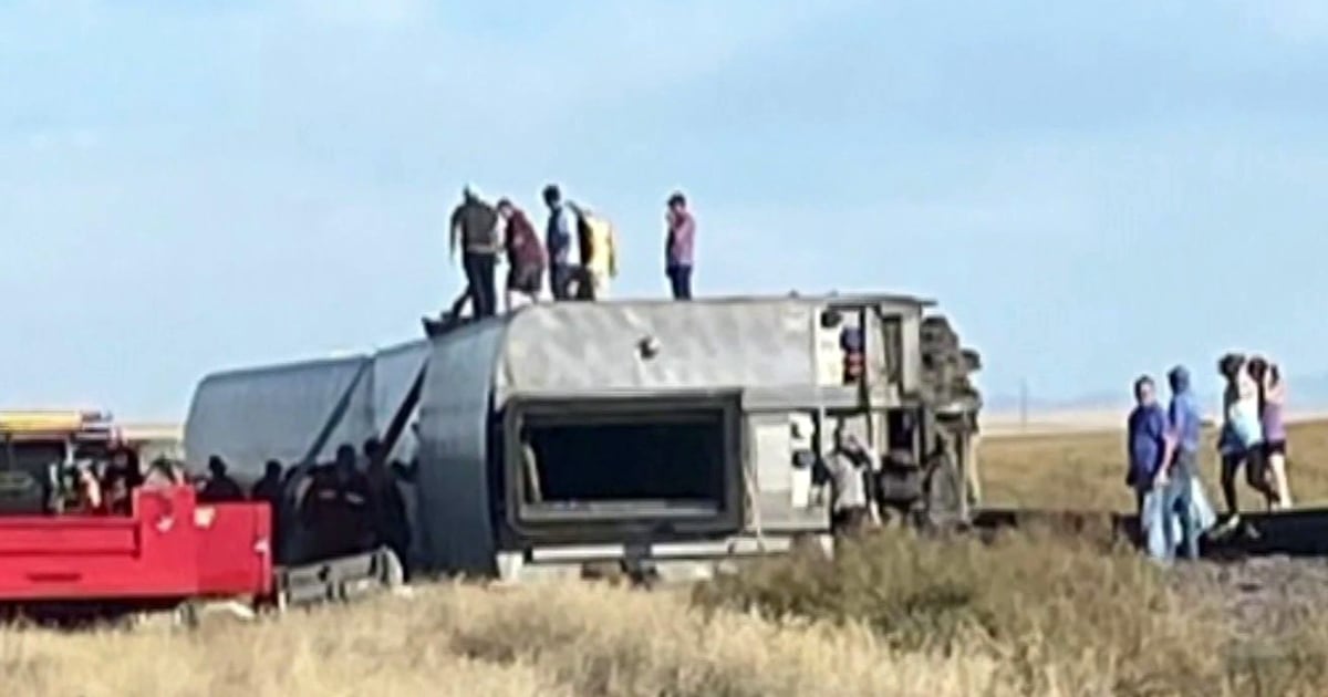 Amtrak crash leaves at least 3 dead in Montana