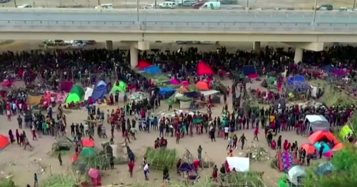 Thousands of migrants remain at Texas border