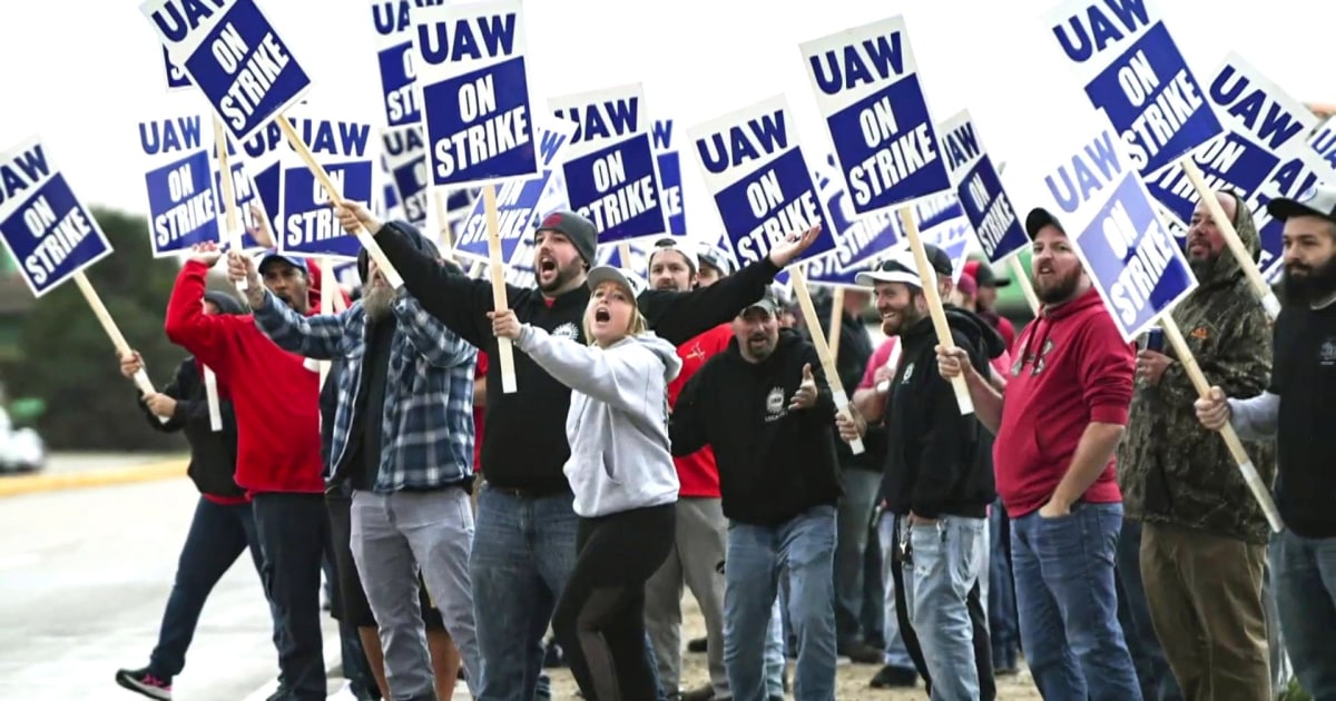 Amid multiple strikes, US labor crisis grows