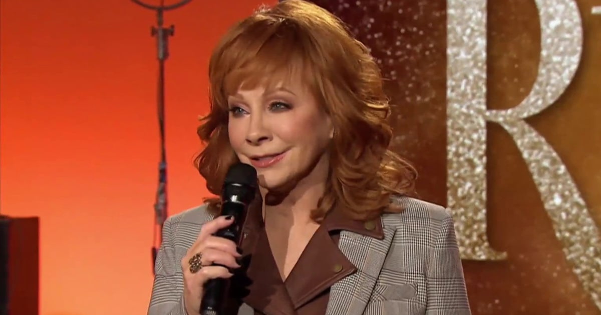 Reba McEntire performs ‘I’m a Survivor’