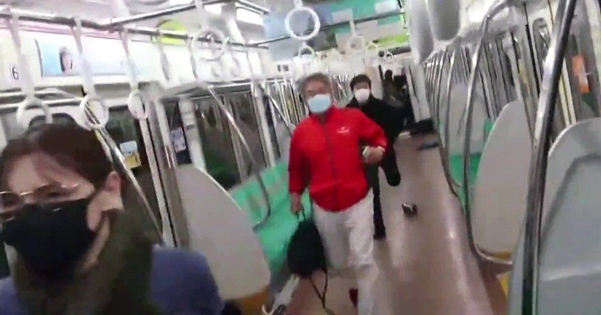At least 17 are hurt in stabbing spree on Tokyo subway