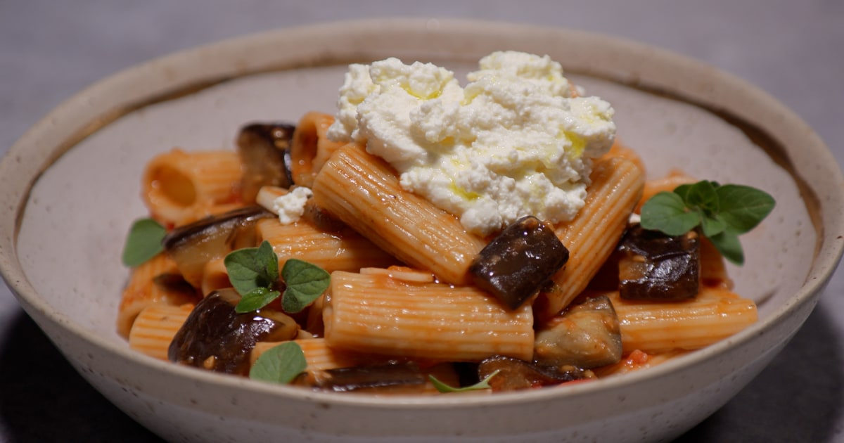 Enjoy classic pasta alla Norma with tender eggplant, tomatoes and fresh ...