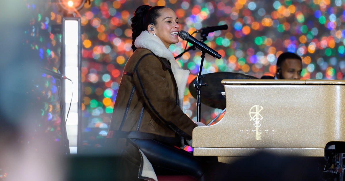 Alicia Keys performs ‘Like You’ll Never See Me Again,’ ‘If I Ain’t Got You’