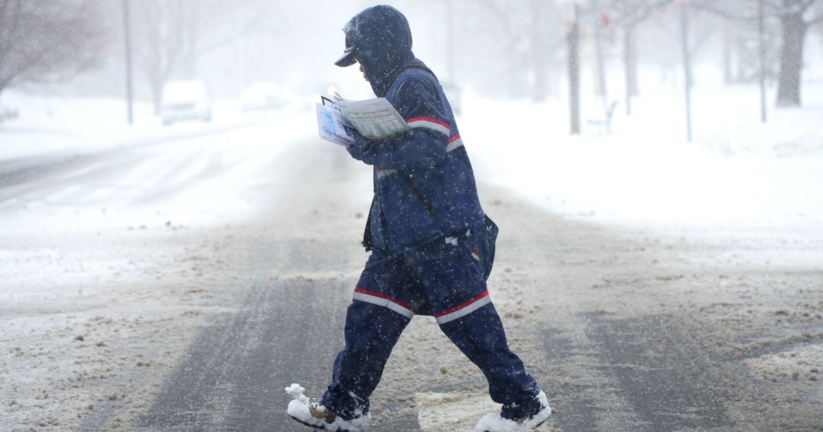 Dangerous cold winds and heavy snow moving into Midwest
