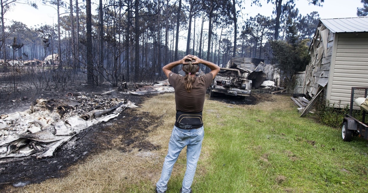 Wildfires in Florida put 1,000 homes under evacuation orders