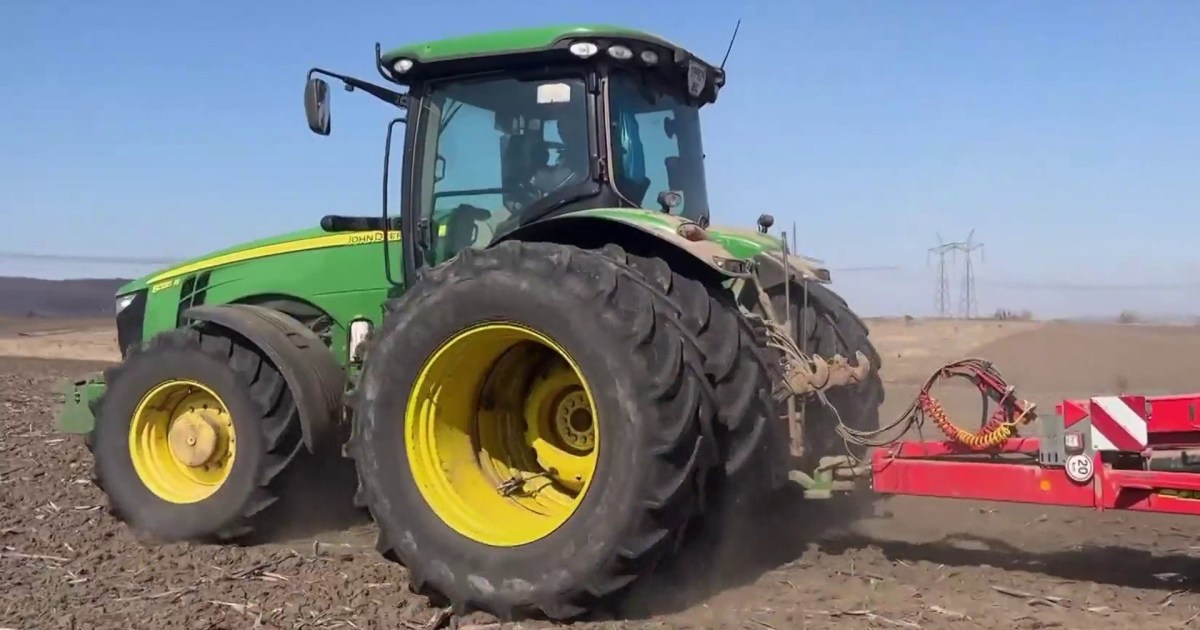 Ukraine farmers determined to keep working amid invasion