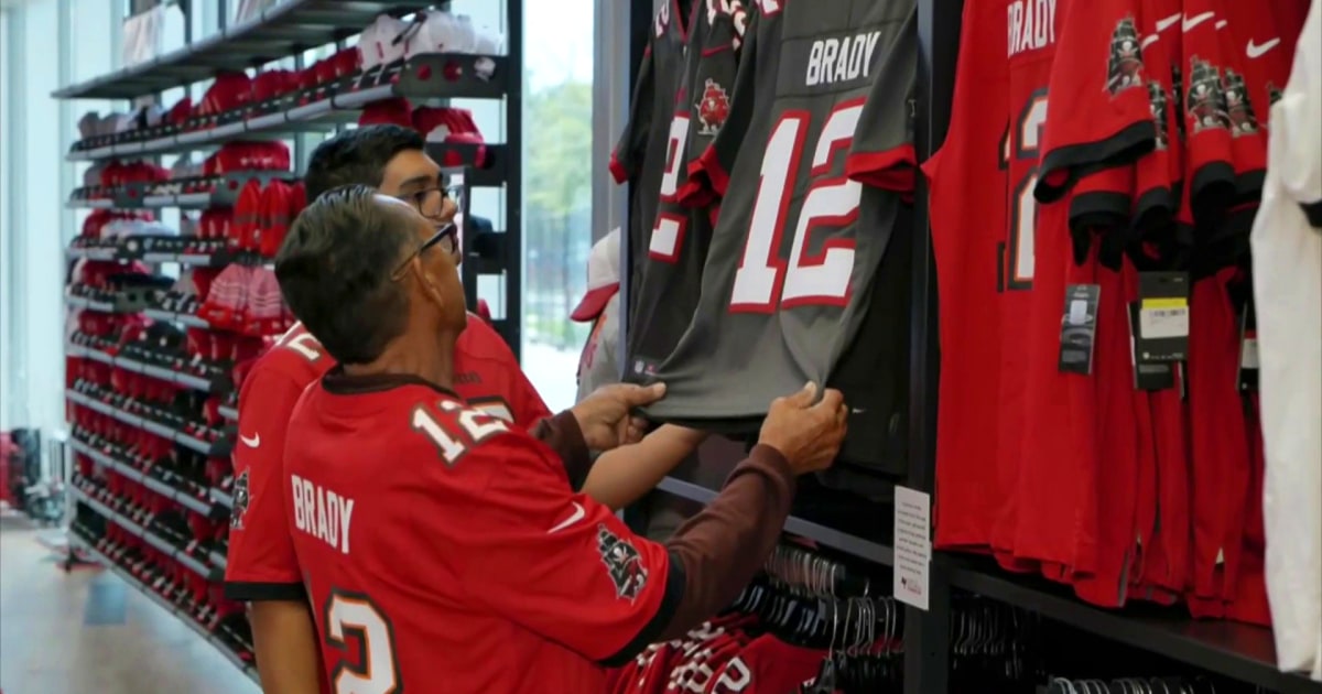 Tom Brady fans react to surprise return to NFL