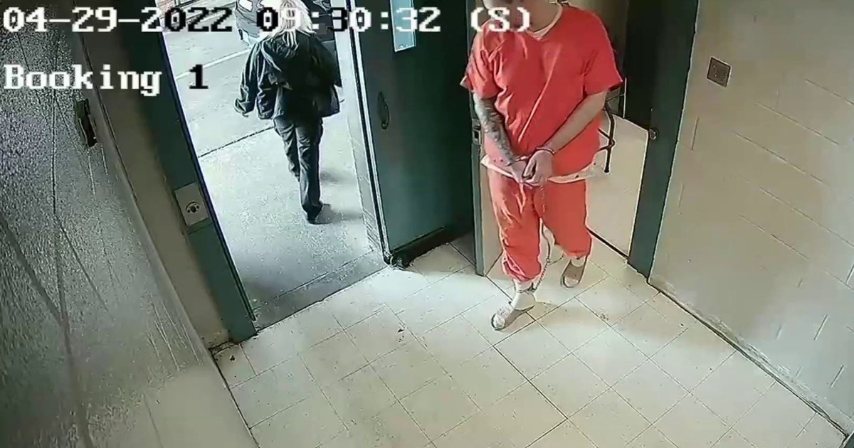 Escaped inmate and corrections officer had 2-year long relationship